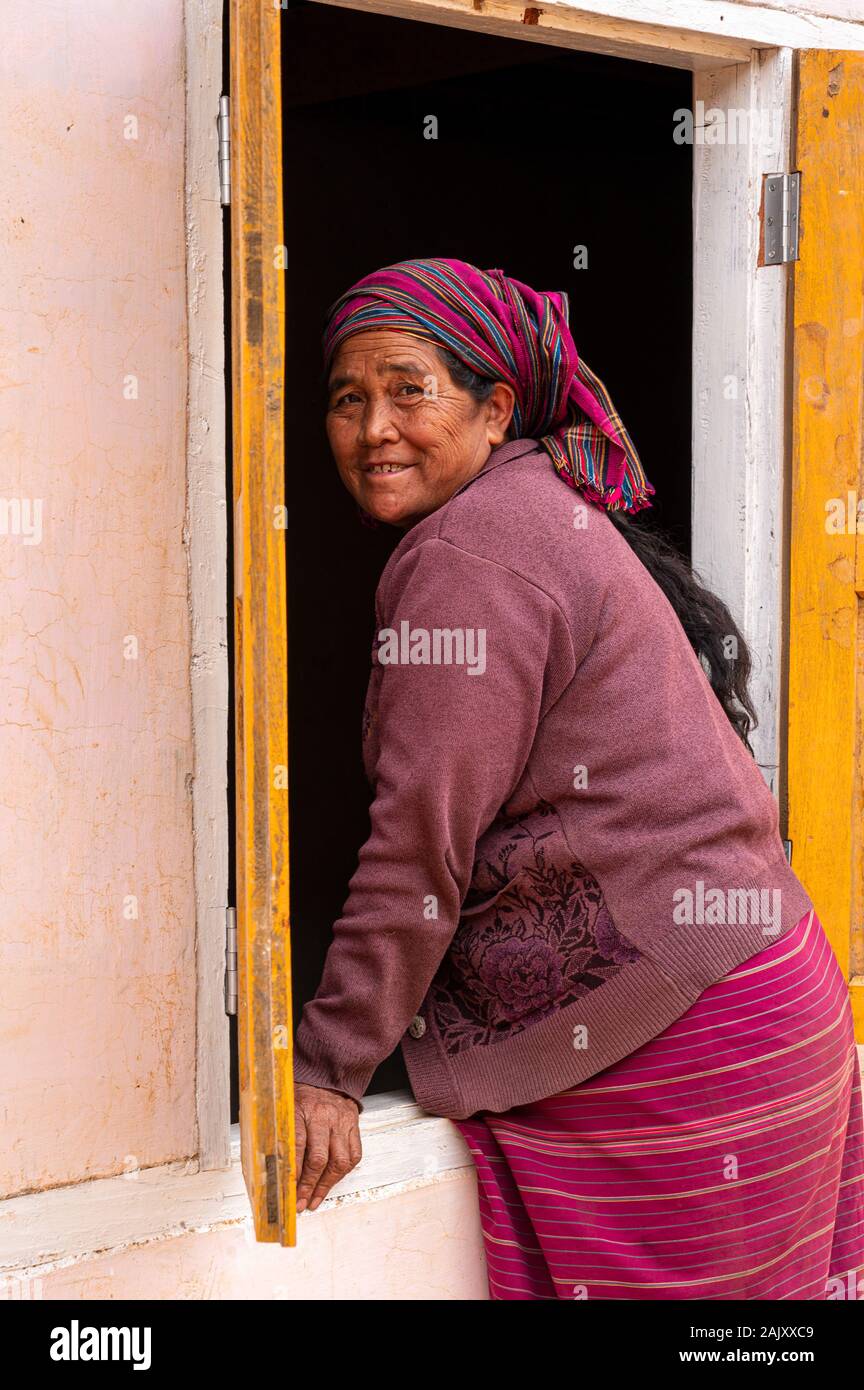 Myanmar traditional dress hi-res stock photography and images - Alamy