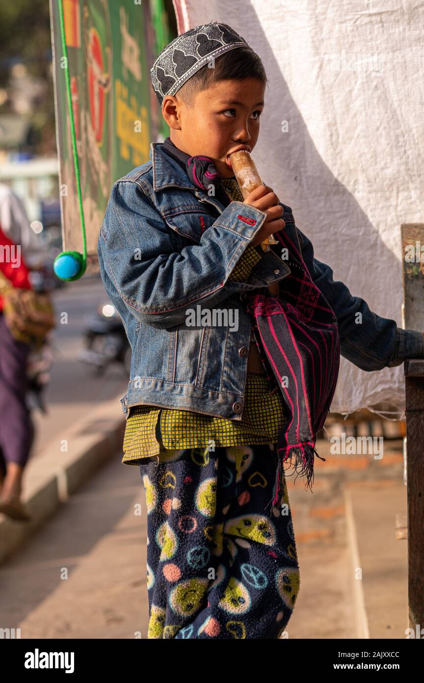 Myanmar children hi-res stock photography and images - Alamy