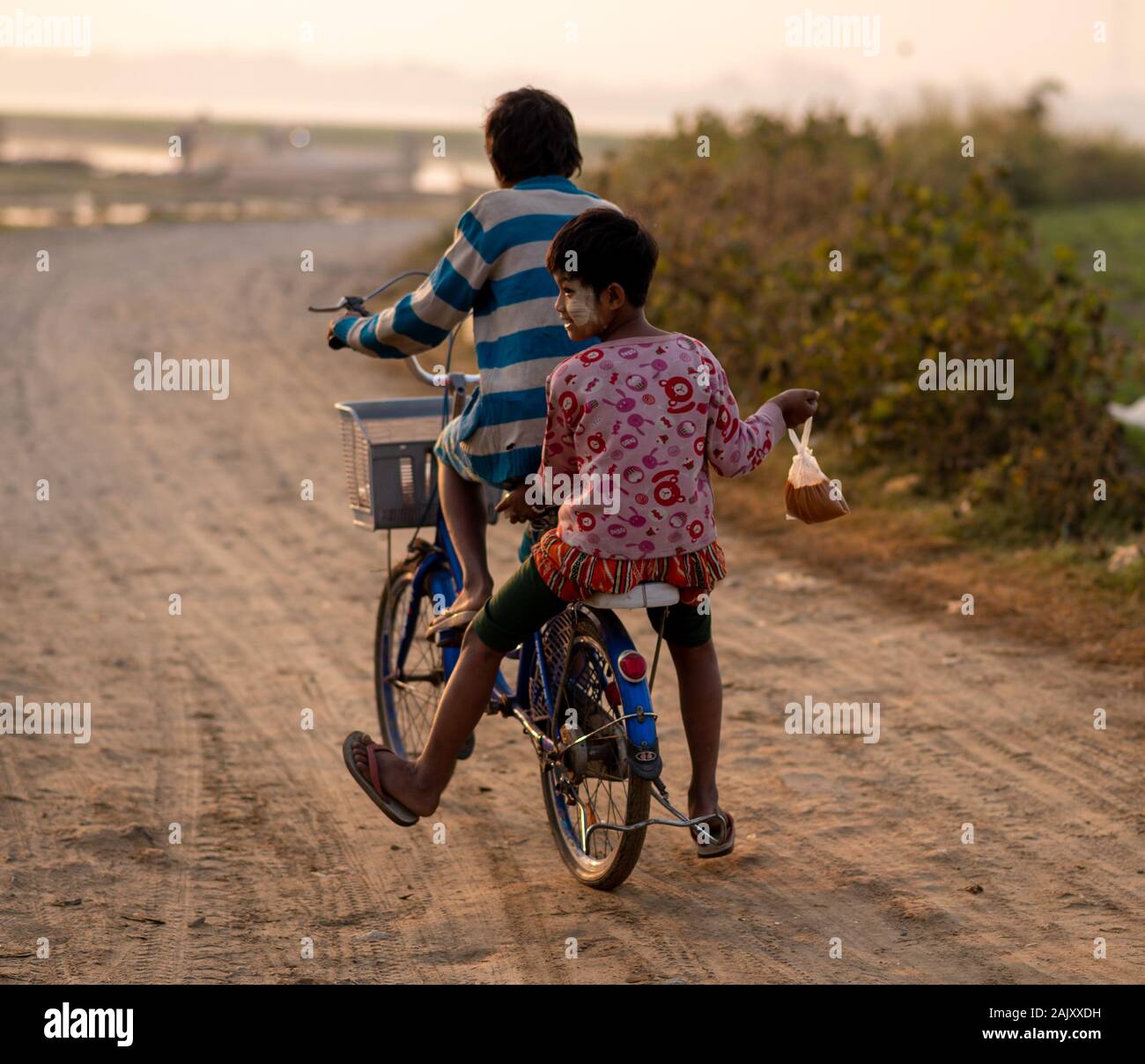 Southeast asian child hi-res stock photography and images - Alamy