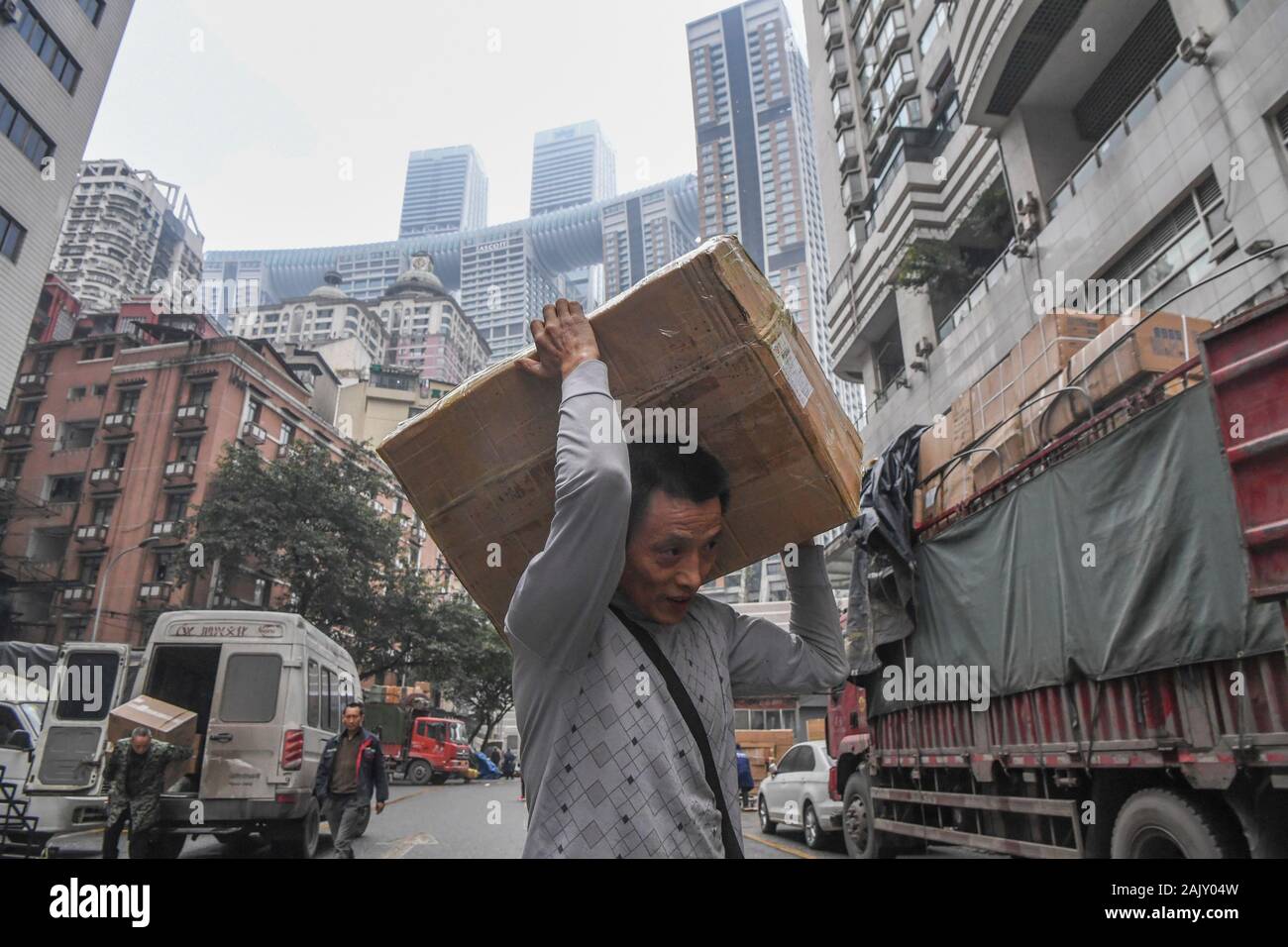 Carrying heavy things hi-res stock photography and images - Alamy