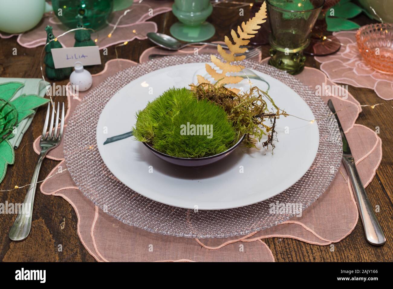 Creative table setting hi-res stock photography and images - Alamy