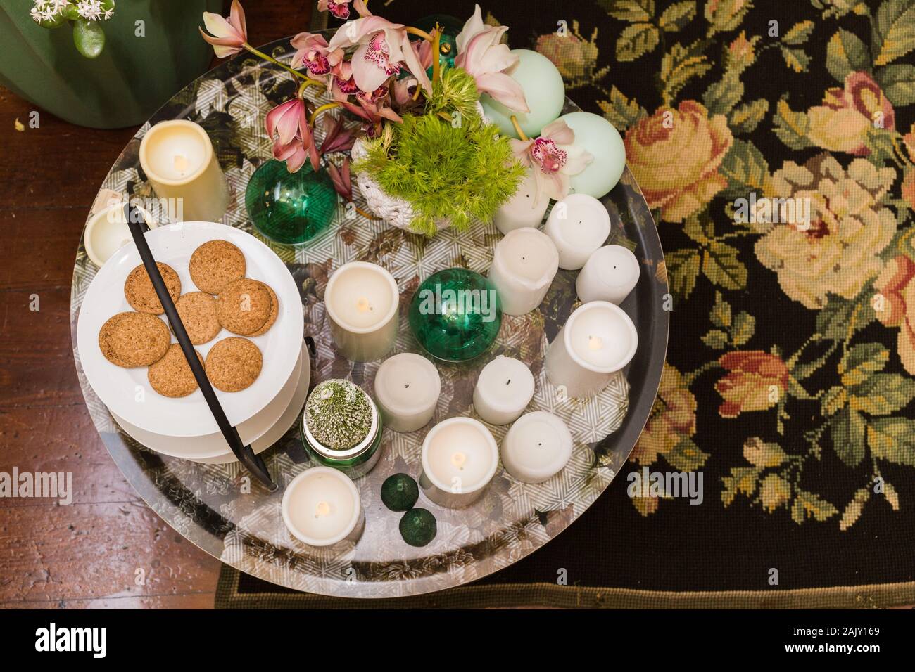 Creative table setting hi-res stock photography and images - Alamy