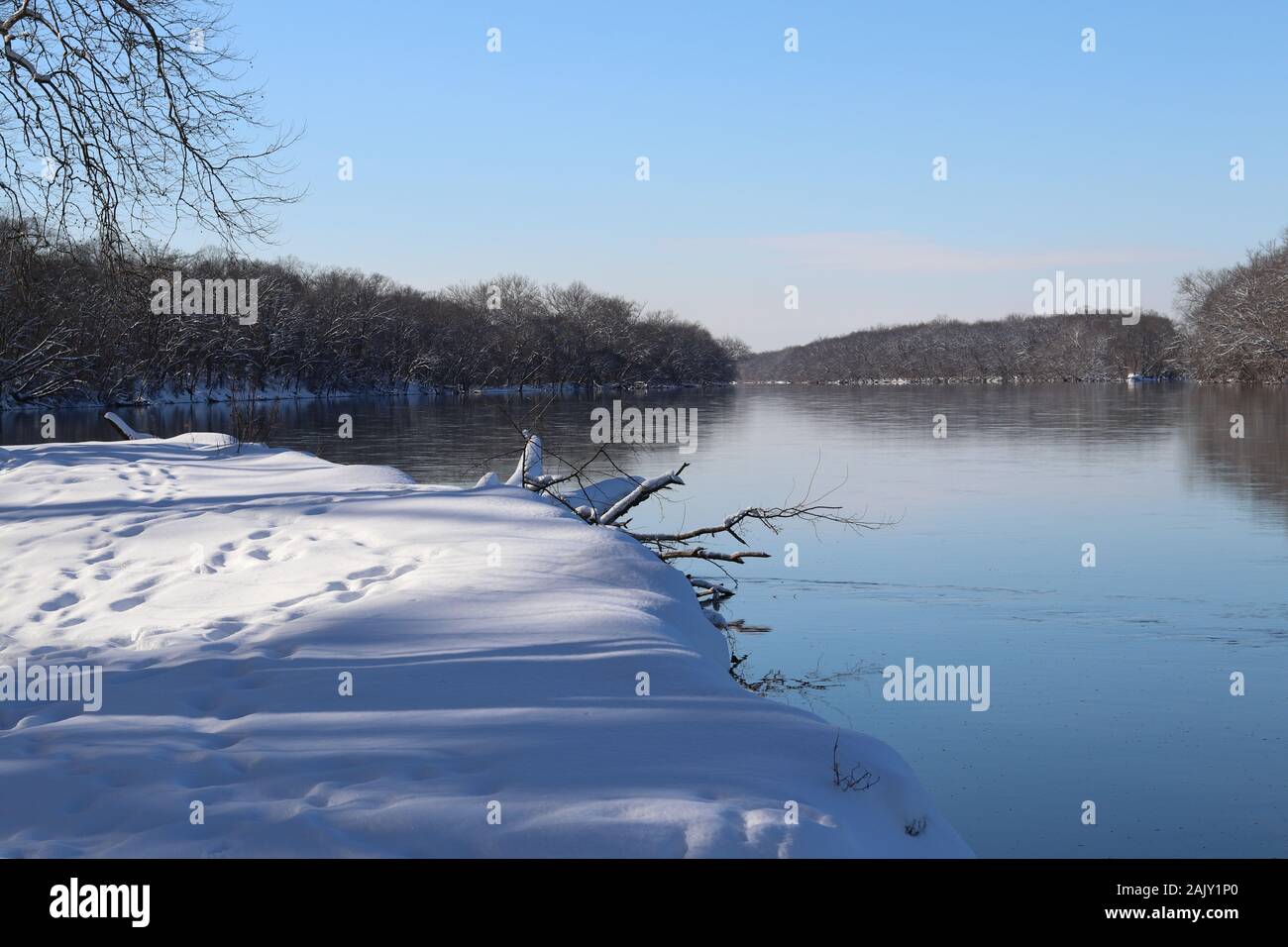 Frozen potomac river hi-res stock photography and images - Alamy