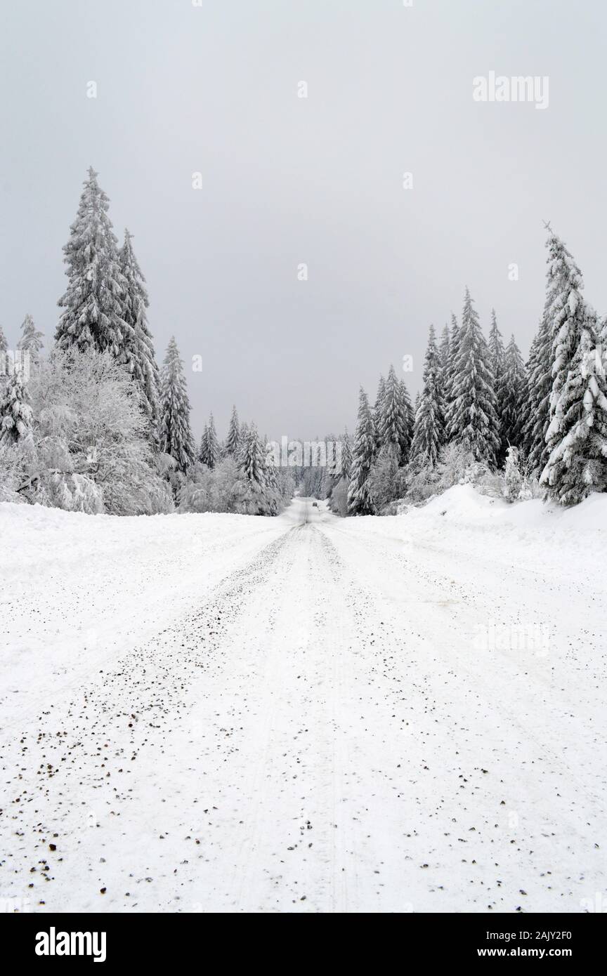 Dangerous snow hi-res stock photography and images - Alamy