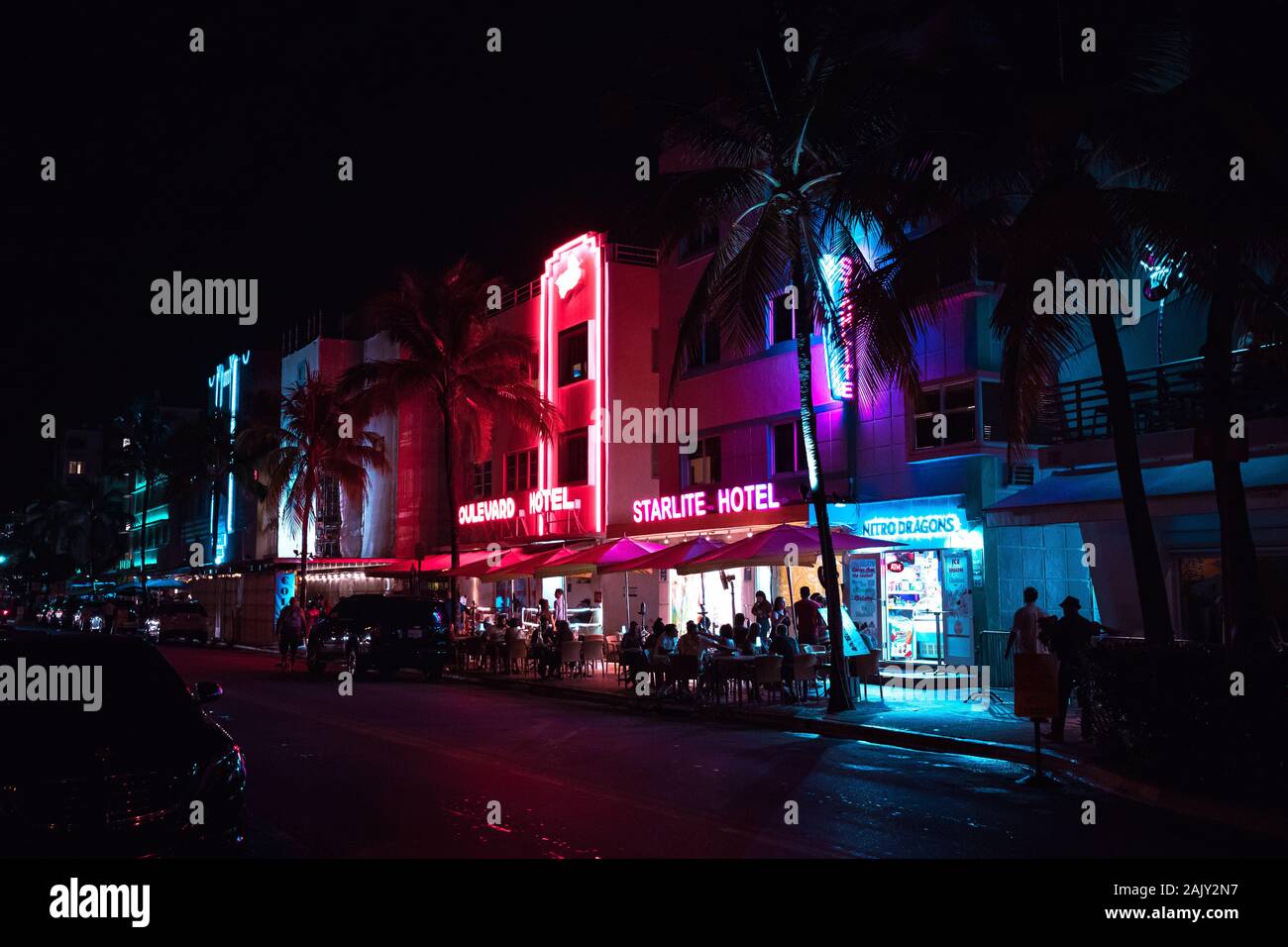 Nightlife in the heart of South Miami Beach at the Ocean Drive (Miami ...