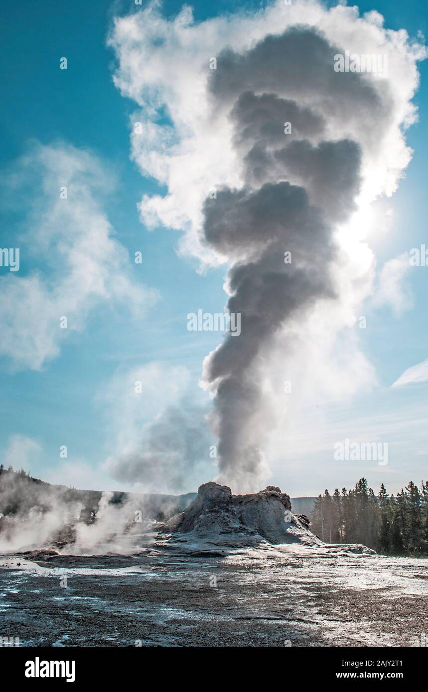 Large eruption hi-res stock photography and images - Alamy