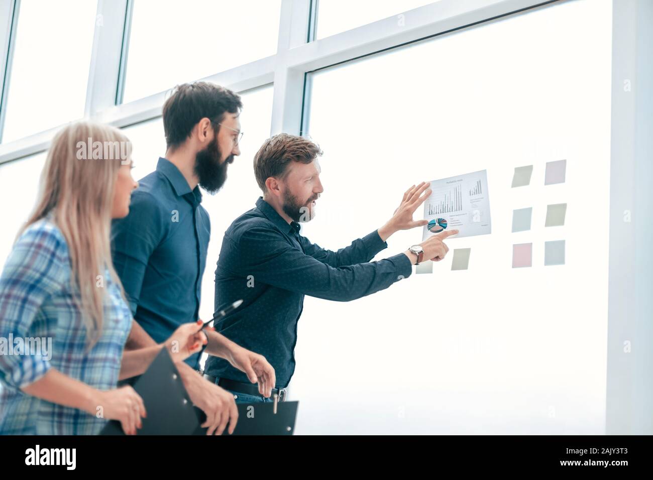 successful boss is discussing with the staff of financial performance ...