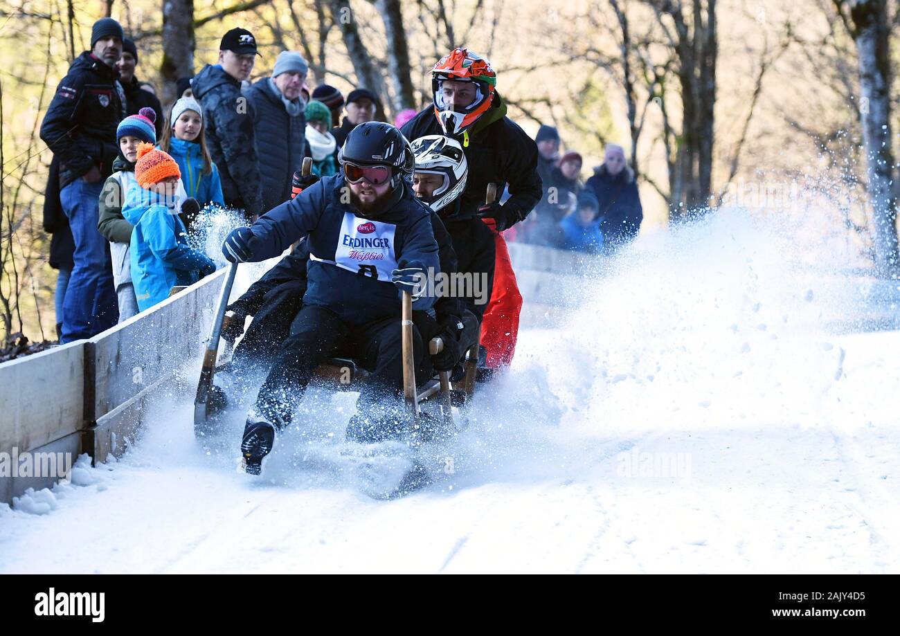 Garmisch Partenkirchen, Germany. 06th Jan, 2020. Participants in the ...