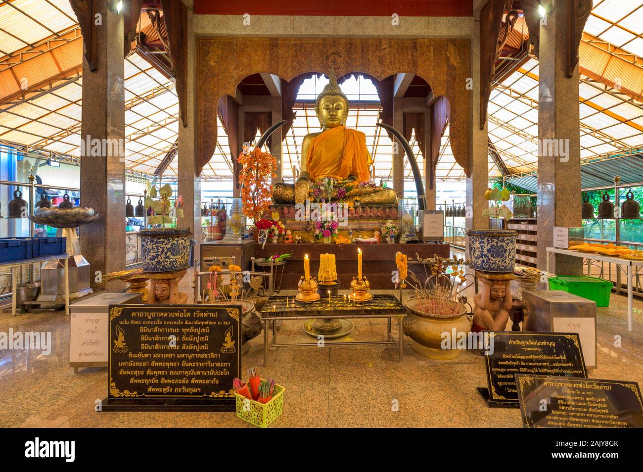 Yan Nawa, Bangkok / Thailand / November 22, 2019 : Wat Dan. Buddhist ...