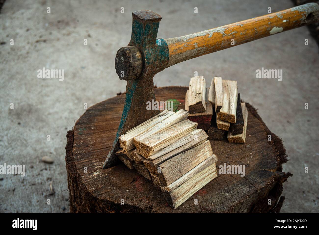 Hand axe hi-res stock photography and images - Alamy