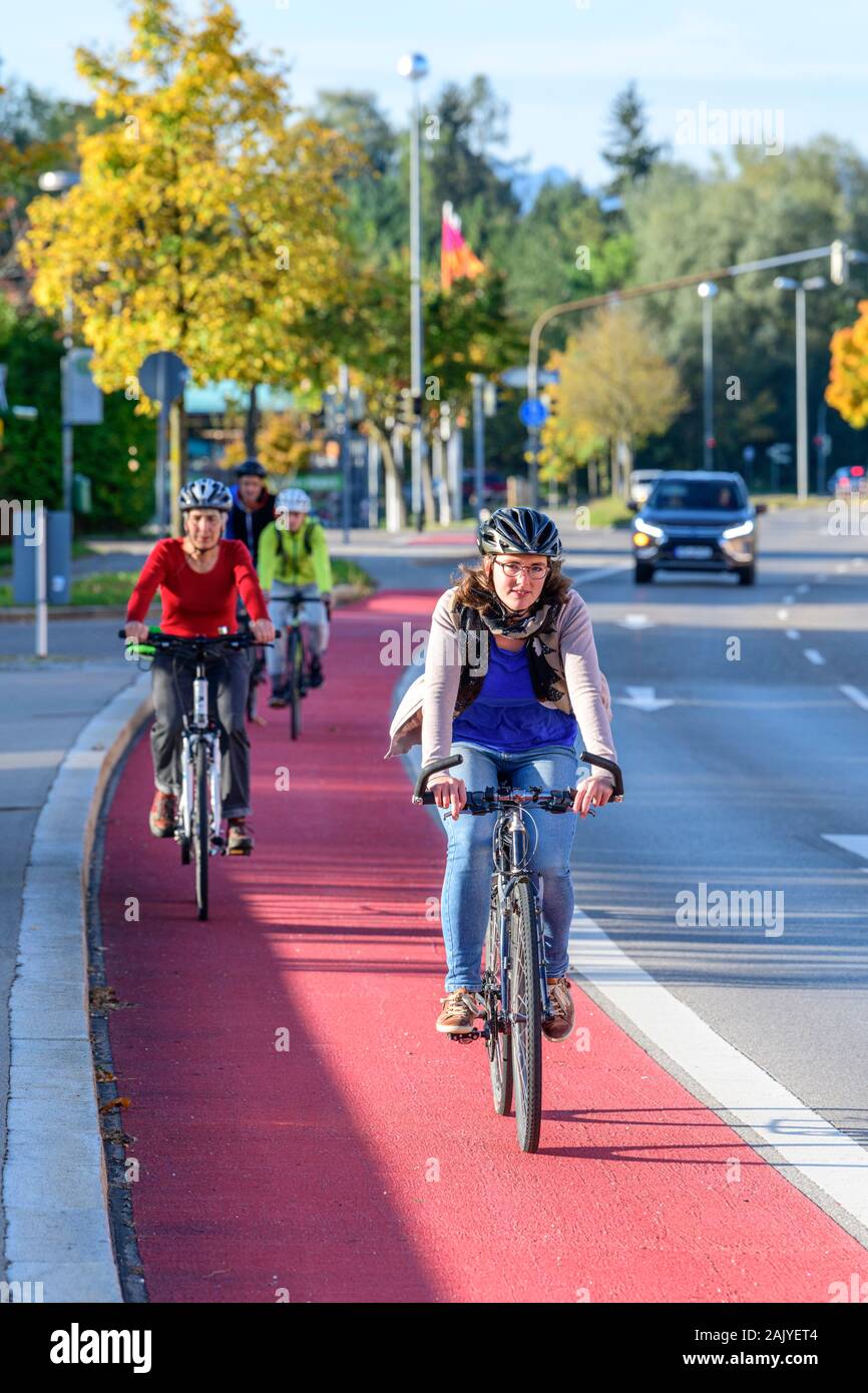 Cycling mobility on inner-city road Stock Photo - Alamy