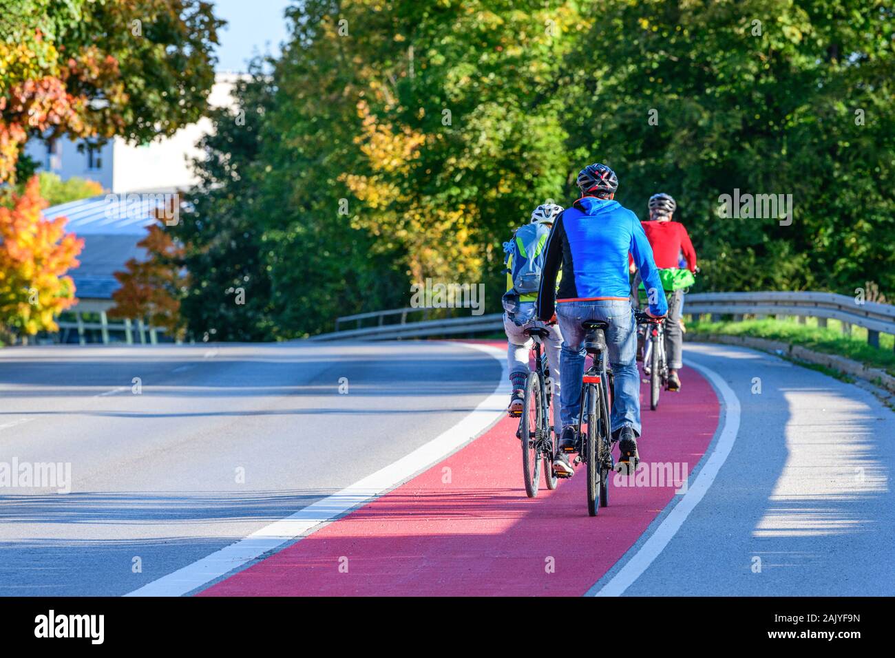 Cycling mobility on inner-city road Stock Photo - Alamy