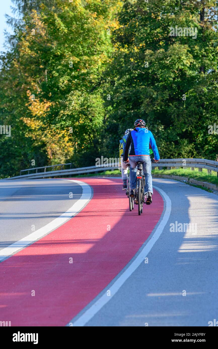 Cycling mobility on inner-city road Stock Photo - Alamy