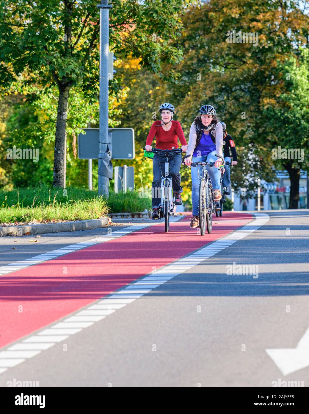 Cycling mobility on inner-city road Stock Photo - Alamy