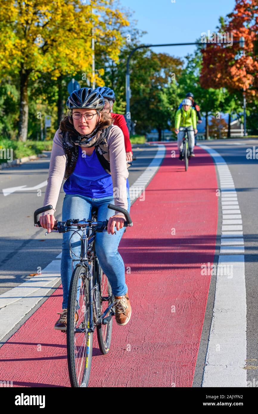 Cycling mobility on inner-city road Stock Photo - Alamy