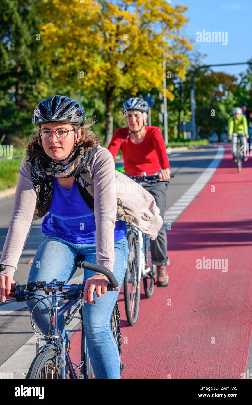 Cycling mobility on inner-city road Stock Photo - Alamy