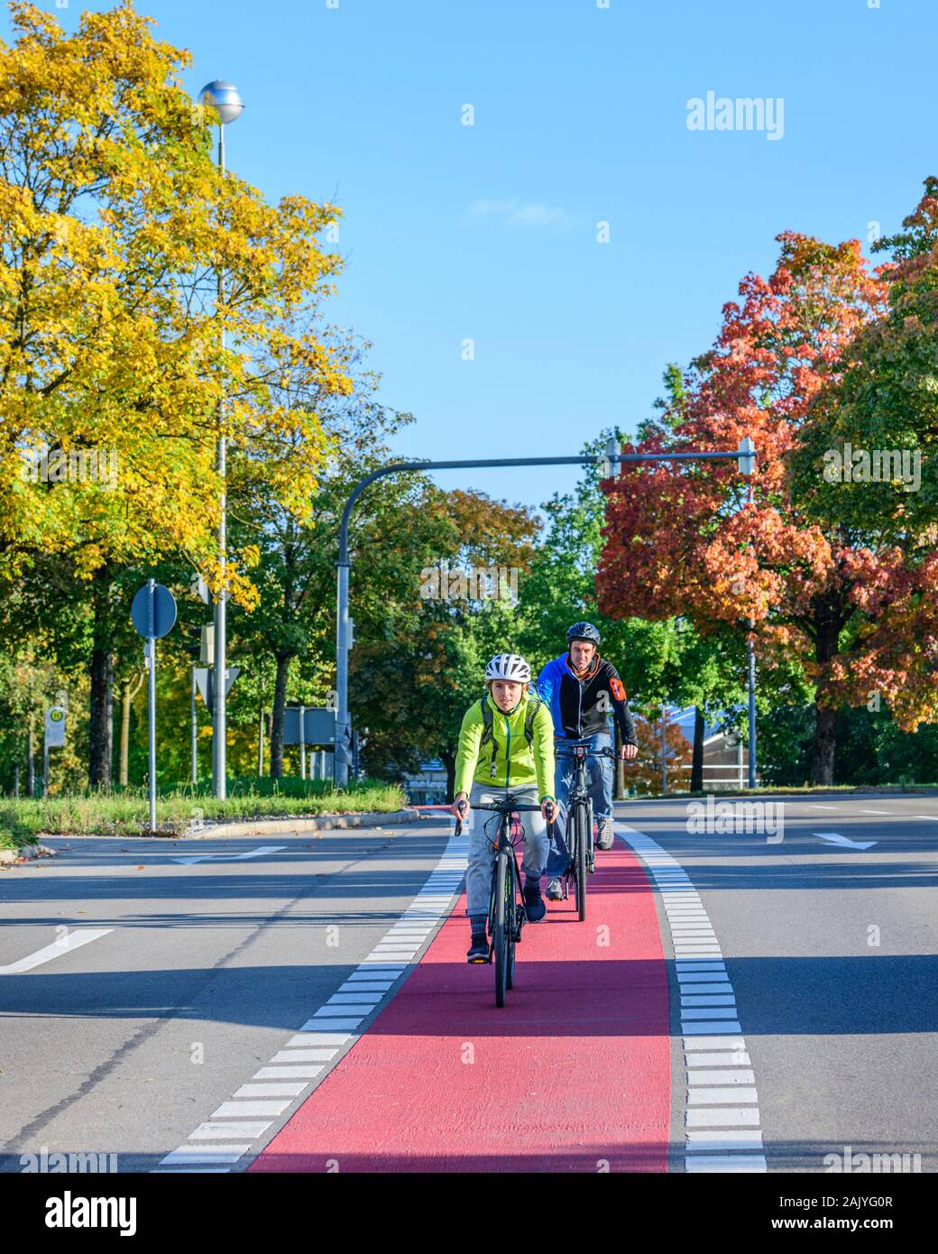 Cycling mobility on inner-city road Stock Photo - Alamy