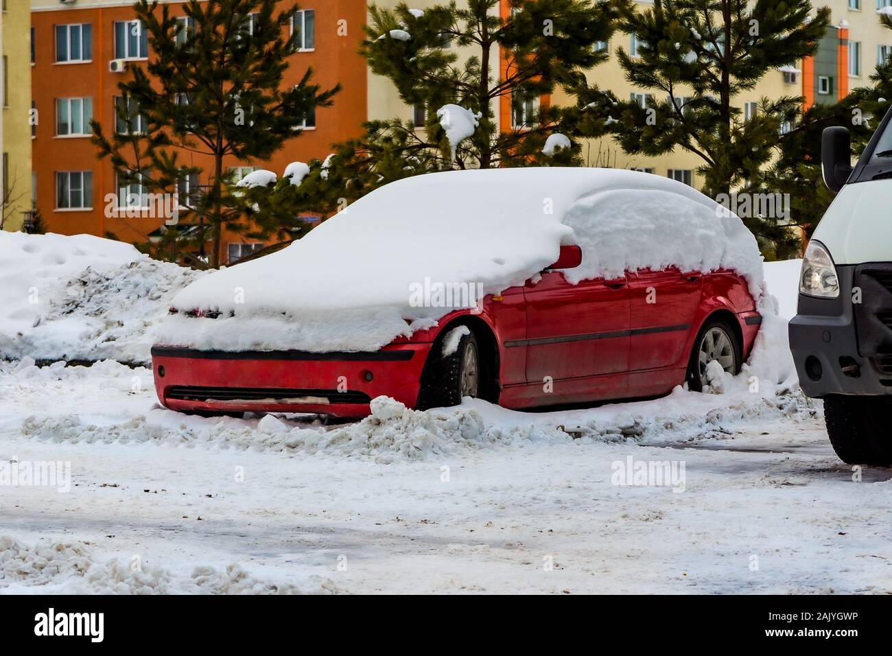 Deep red car hi-res stock photography and images - Alamy