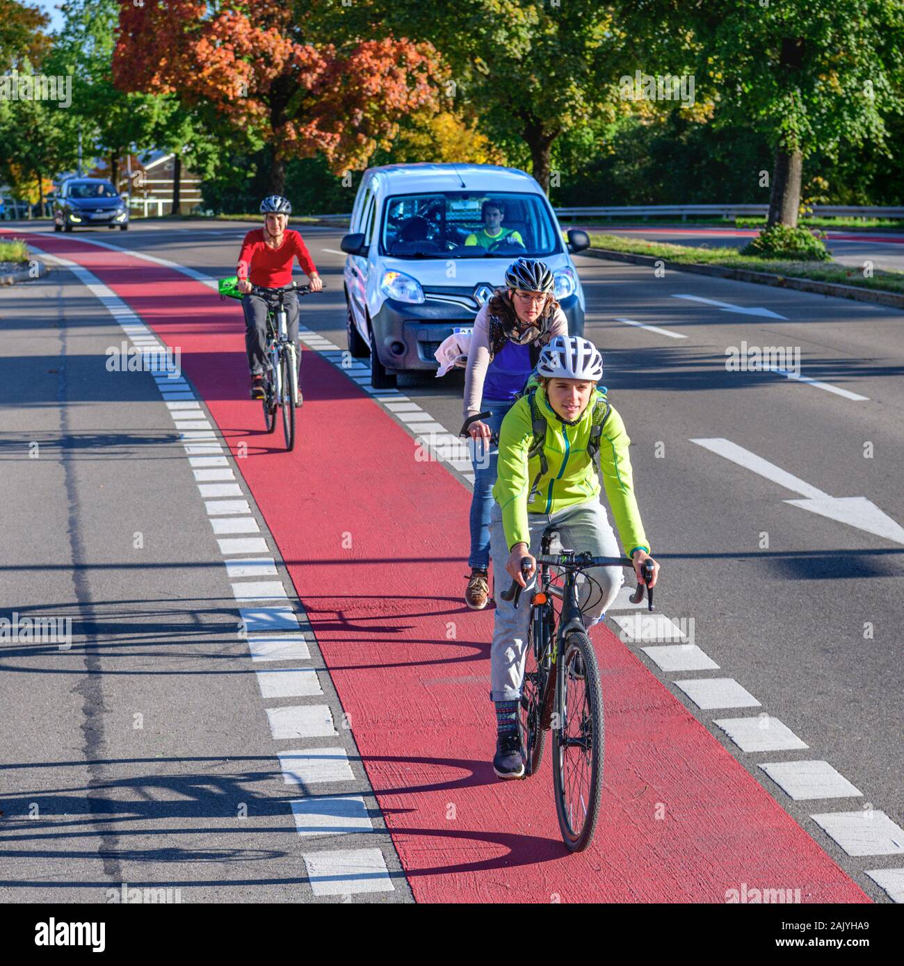 Cycling mobility on inner-city road Stock Photo - Alamy