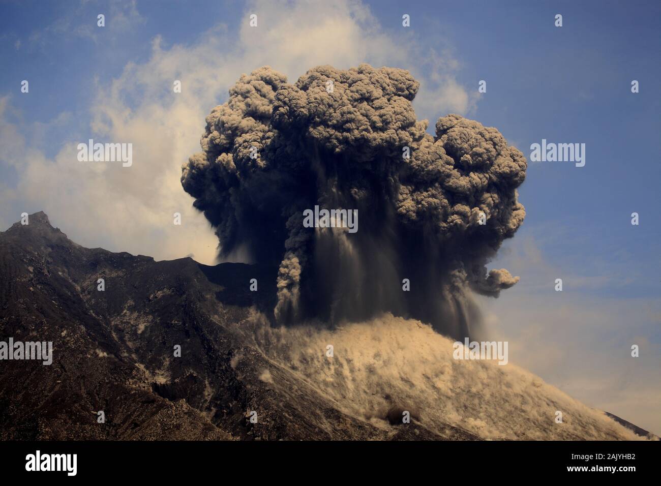 Volcan sakurajima hi-res stock photography and images - Alamy