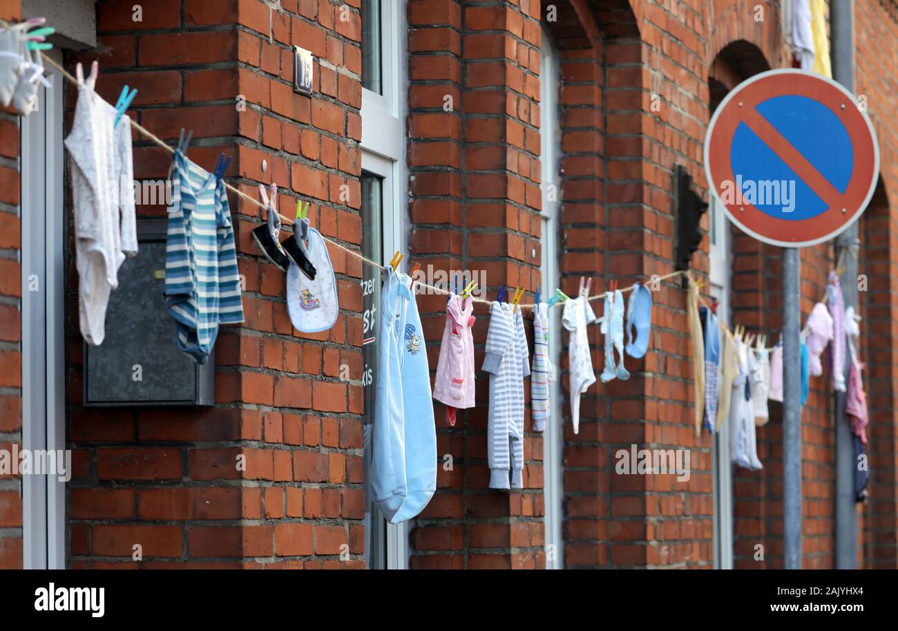 Maternity ward sign hi-res stock photography and images - Alamy