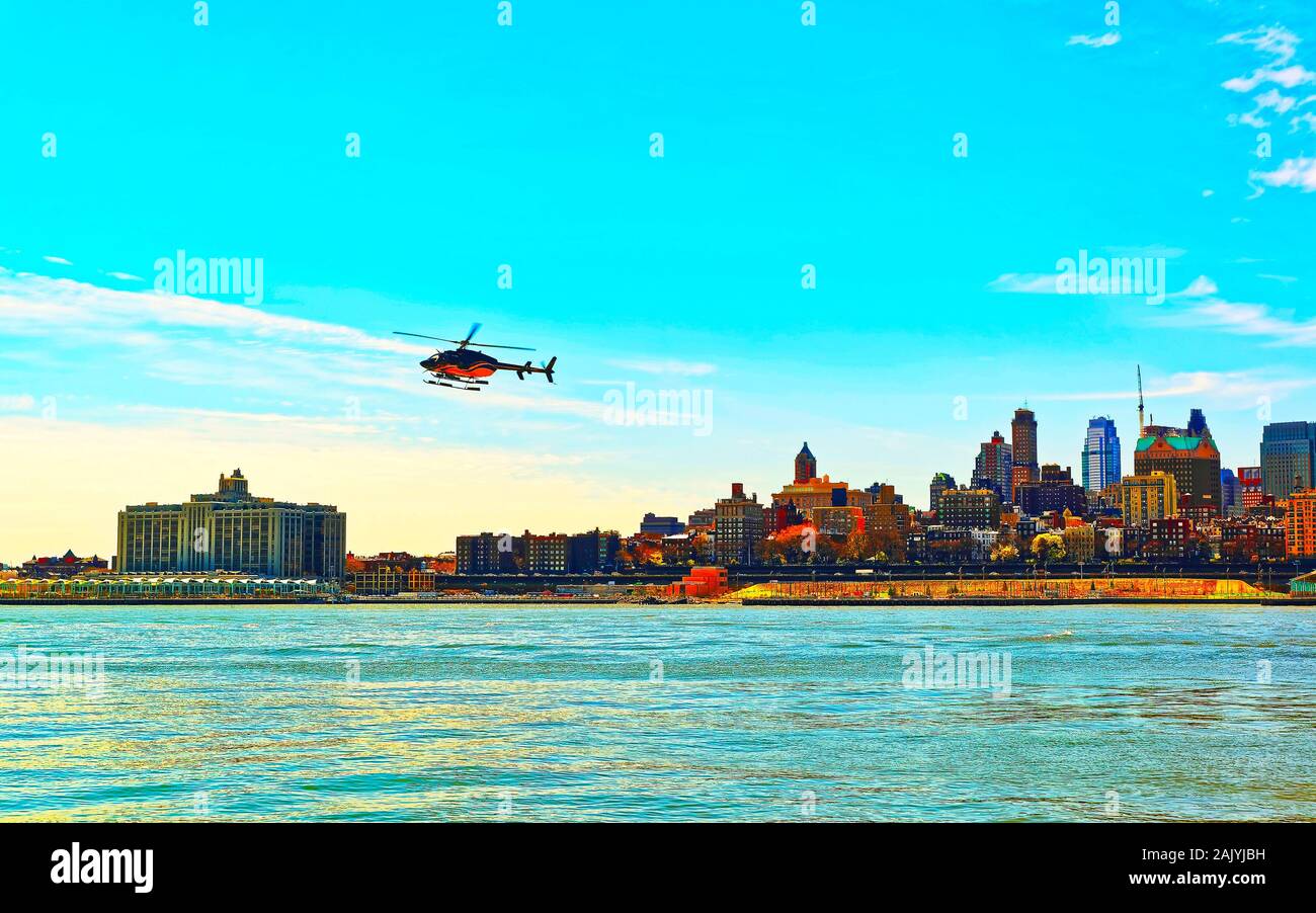Helicopter above east river hi-res stock photography and images - Alamy