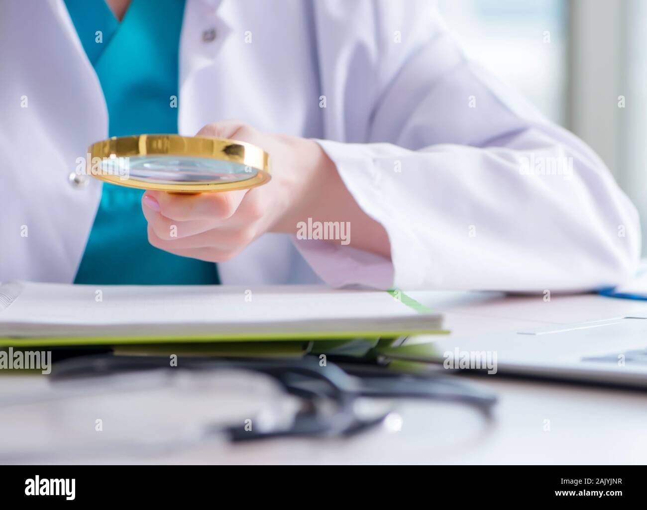 The doctor hand with magnifying glass Stock Photo - Alamy
