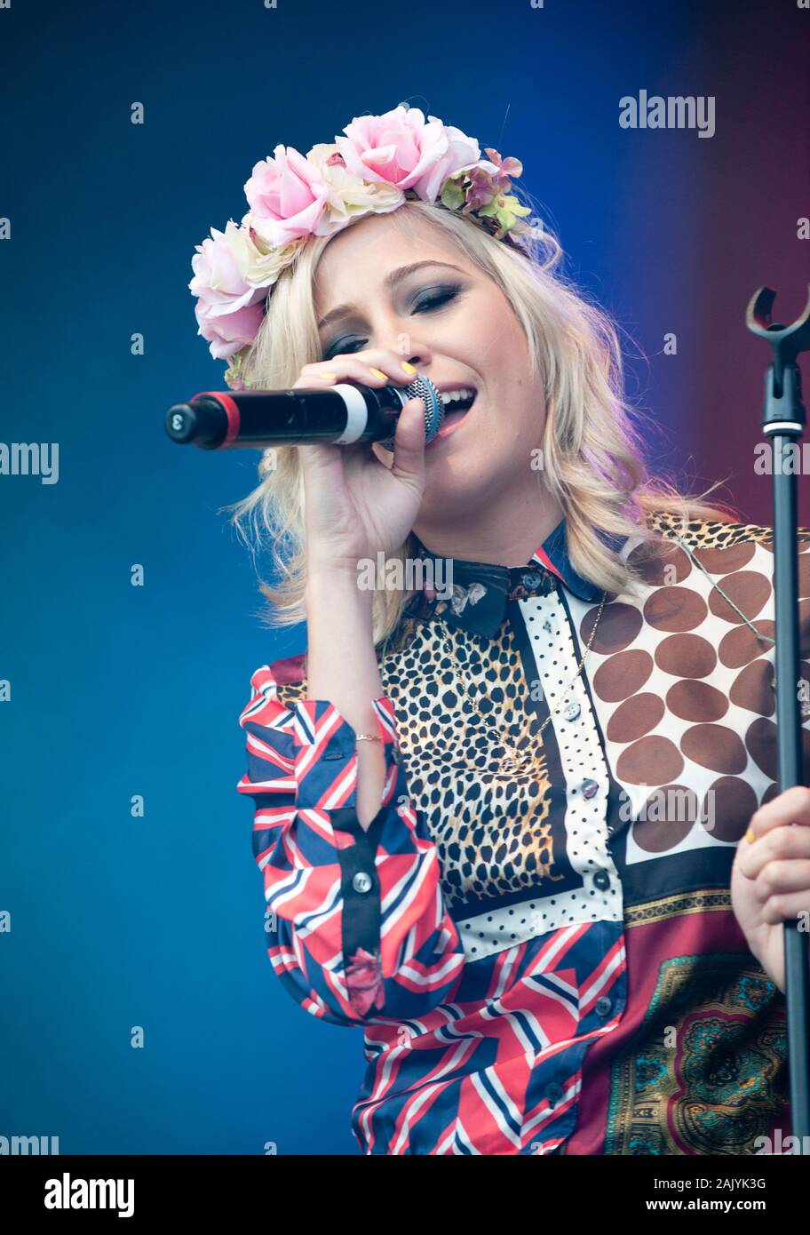 Victoria louise lott hi-res stock photography and images - Alamy
