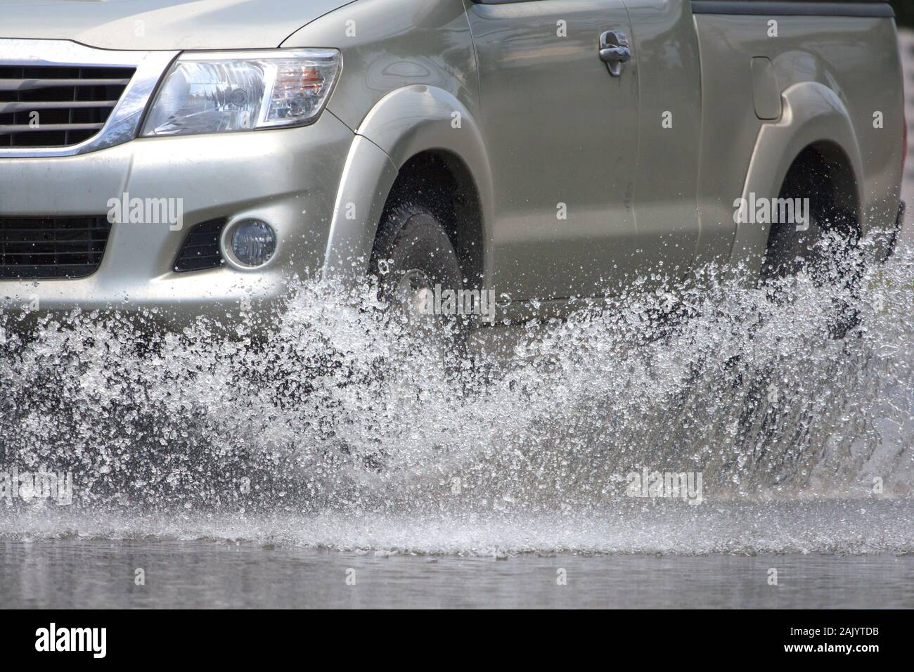 Car splashing through a puddle hi-res stock photography and images - Alamy