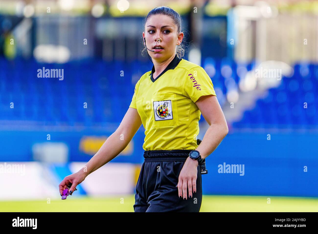 Female referee hi-res stock photography and images - Alamy