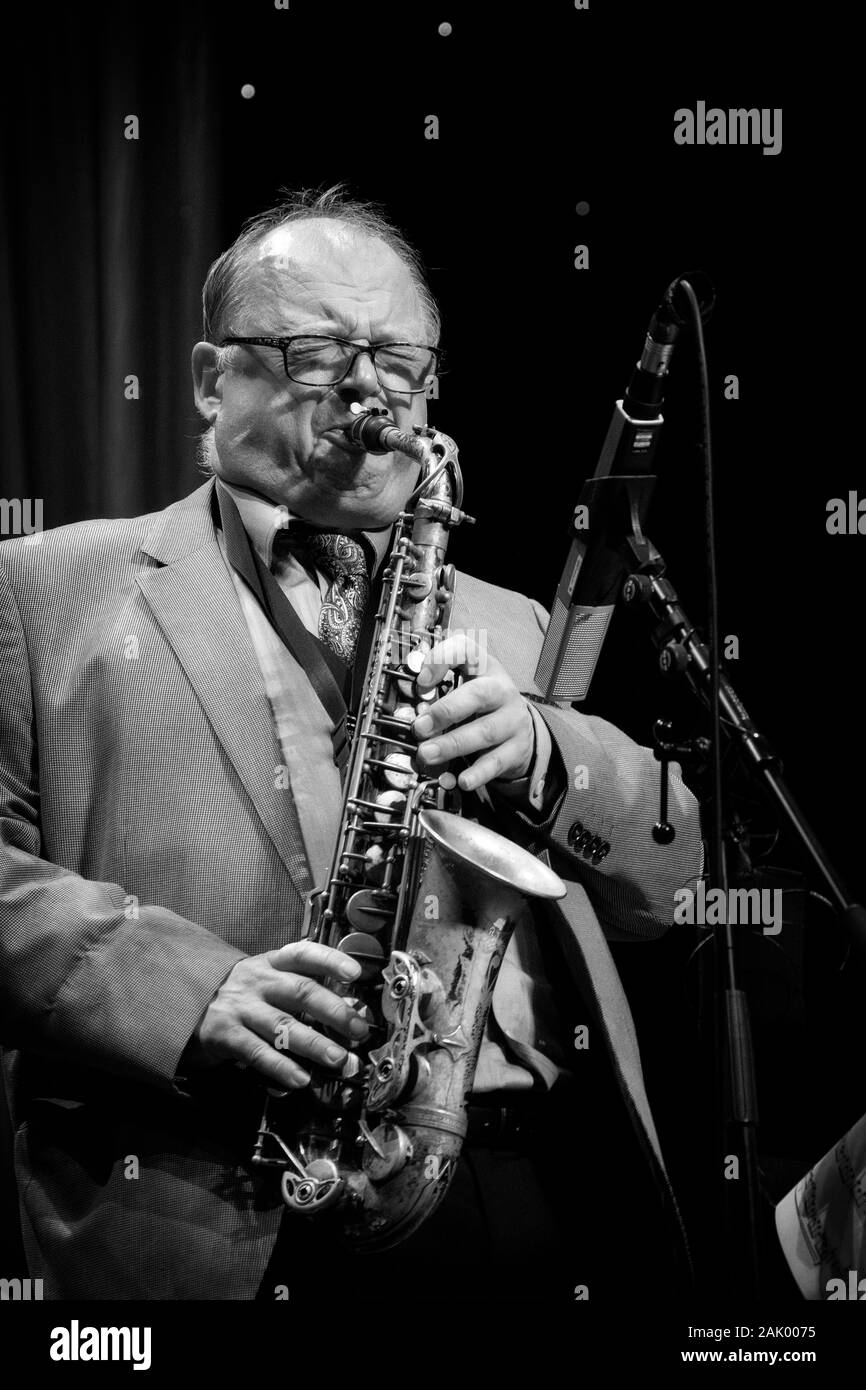 Alan Barnes plays alto sax with Alan Barnes Eleven, Scarborough Jazz ...