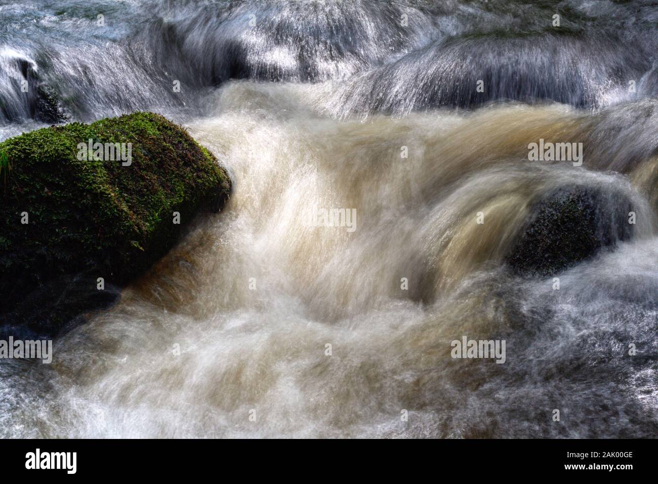 Water over river rocks hi-res stock photography and images - Alamy