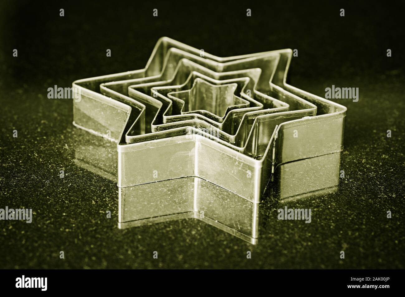 Five point star cutters hi-res stock photography and images - Alamy