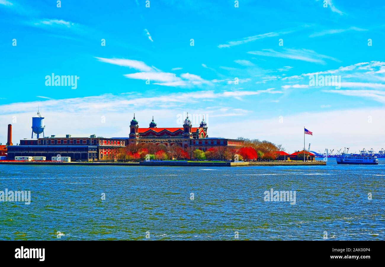 Immigrants ellis island ship hi-res stock photography and images - Alamy