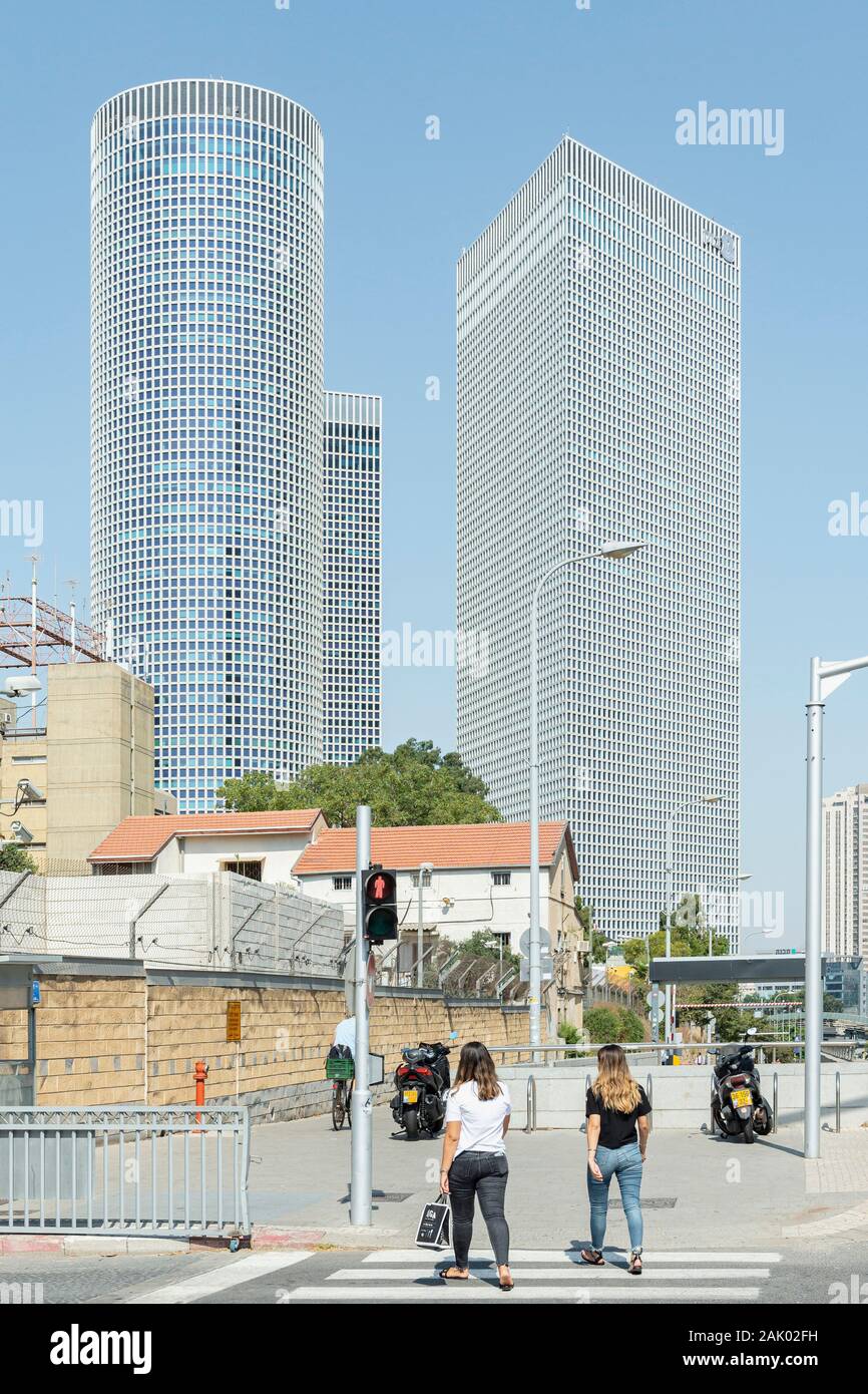 The 3 towers of the Azrieli Centre by Eli Attia, Moore Yaski Sivan ...
