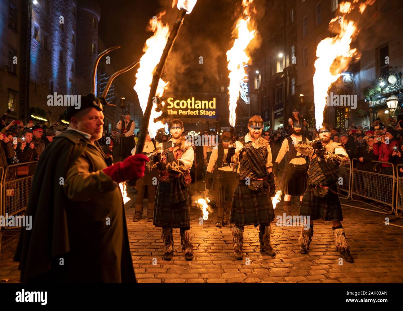 Edinburgh Õs Hogmanay Torchlight Procession along the historic Royal ...