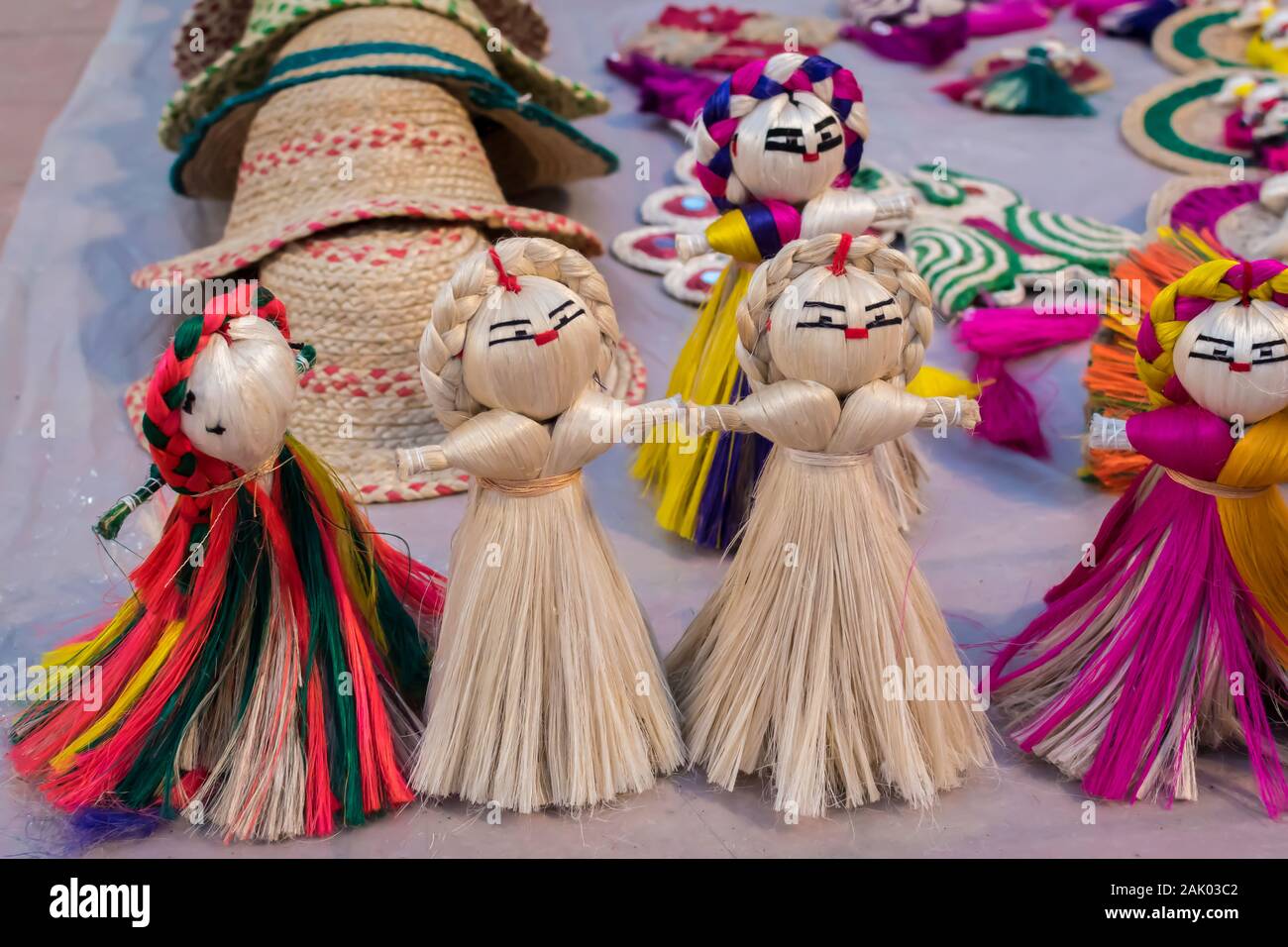 Wall of dolls hi-res stock photography and images - Alamy