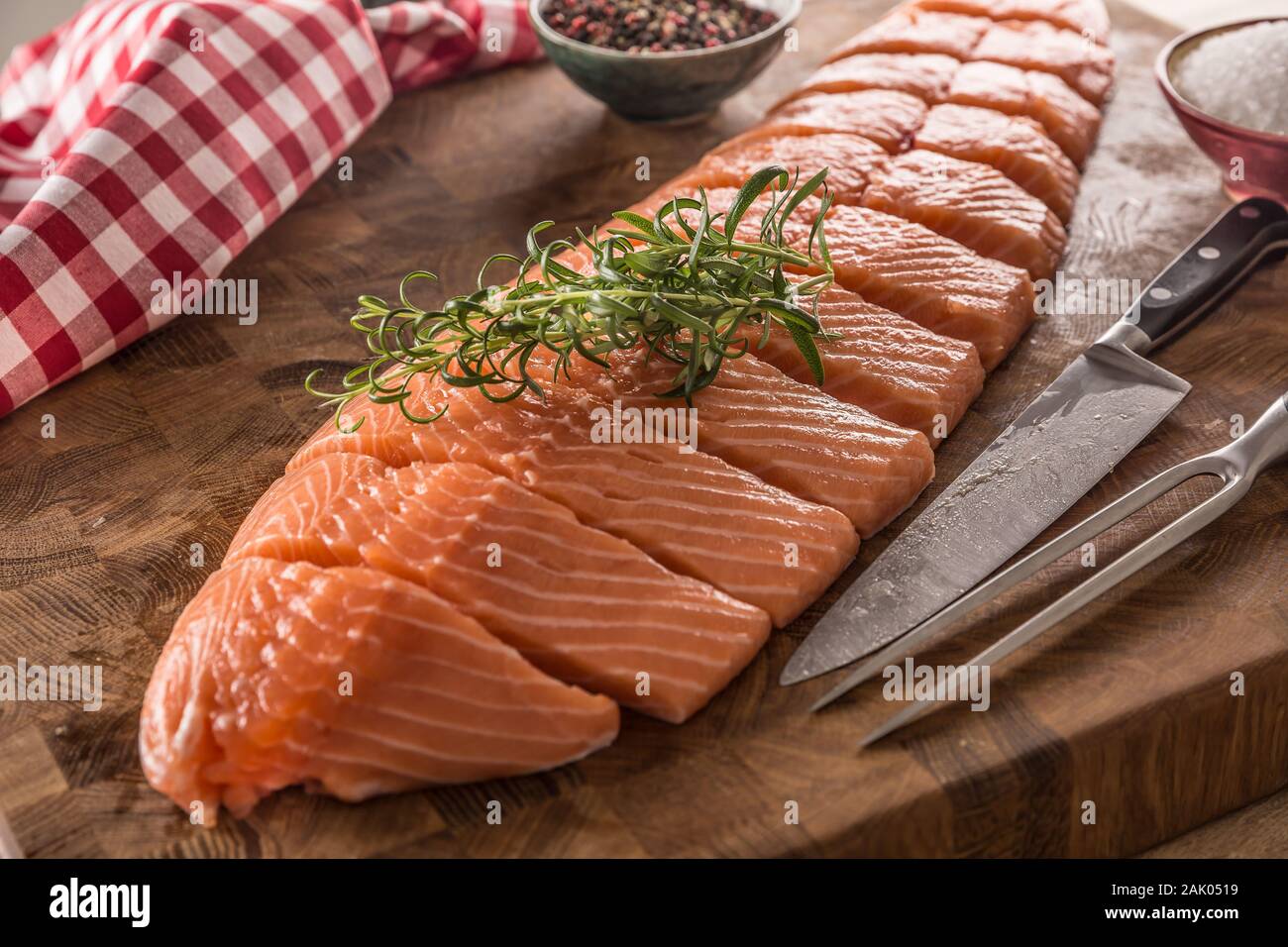 Salmon whole fish hi-res stock photography and images - Alamy