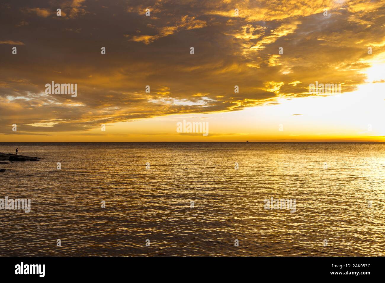 Fisherman boat catching fish hi-res stock photography and images - Alamy