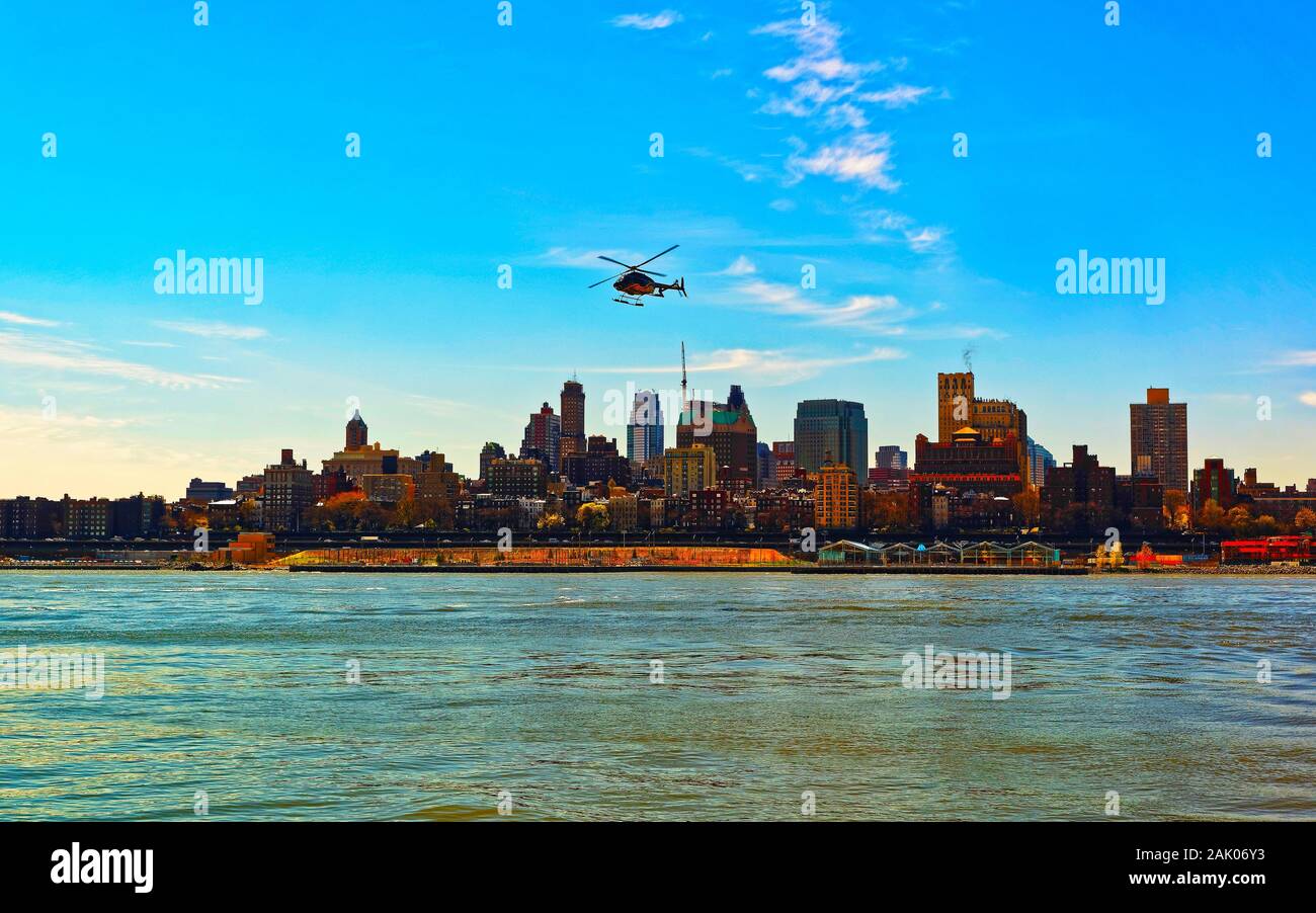 Aerial flying over hudson river hi-res stock photography and images - Alamy