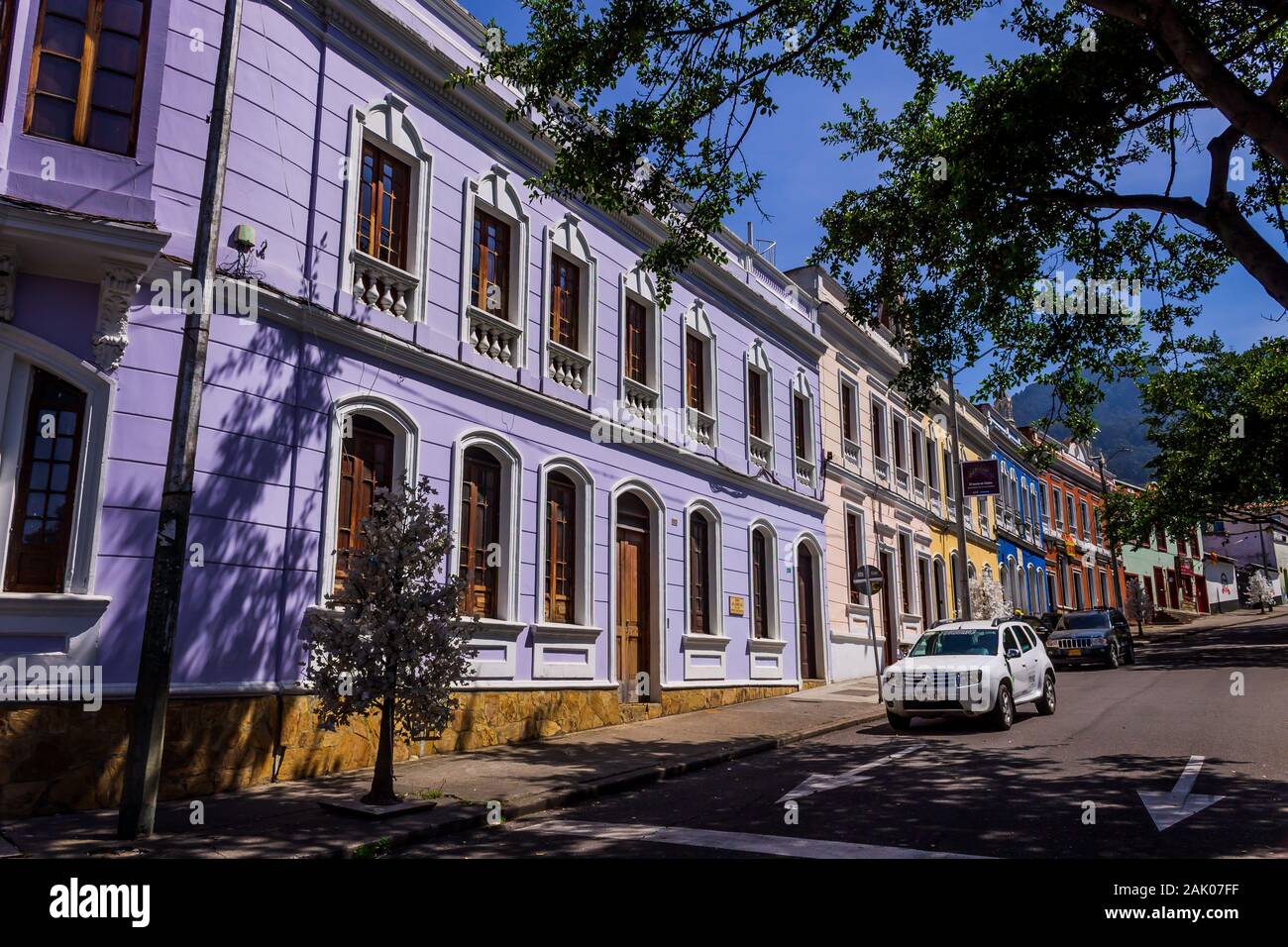 Colonial style building colombia hi-res stock photography and images ...