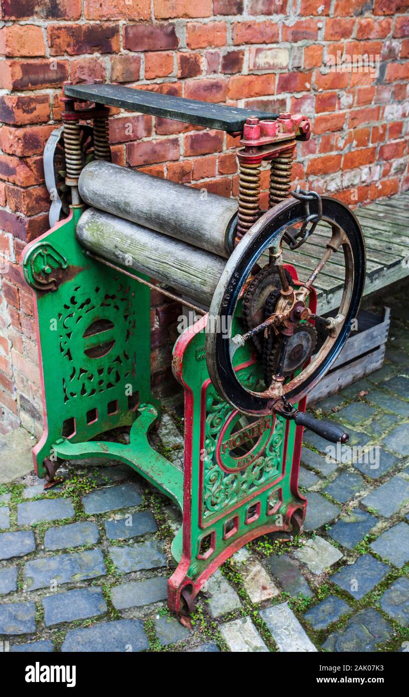 Clothes mangle rusty hi-res stock photography and images - Alamy