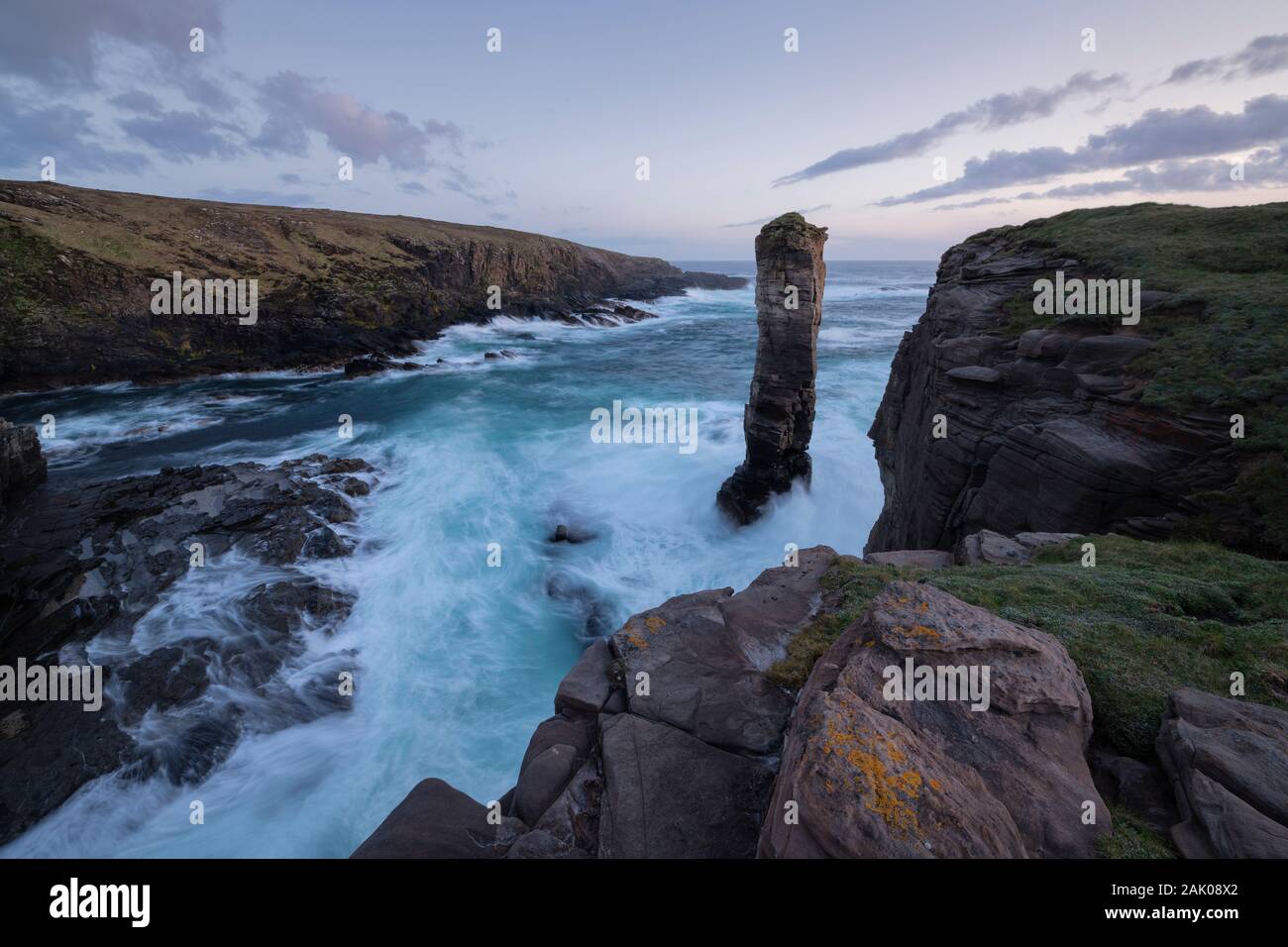 Yesnaby Castle sea stack and coastal cliffs, Orkney, Scotland Stock ...