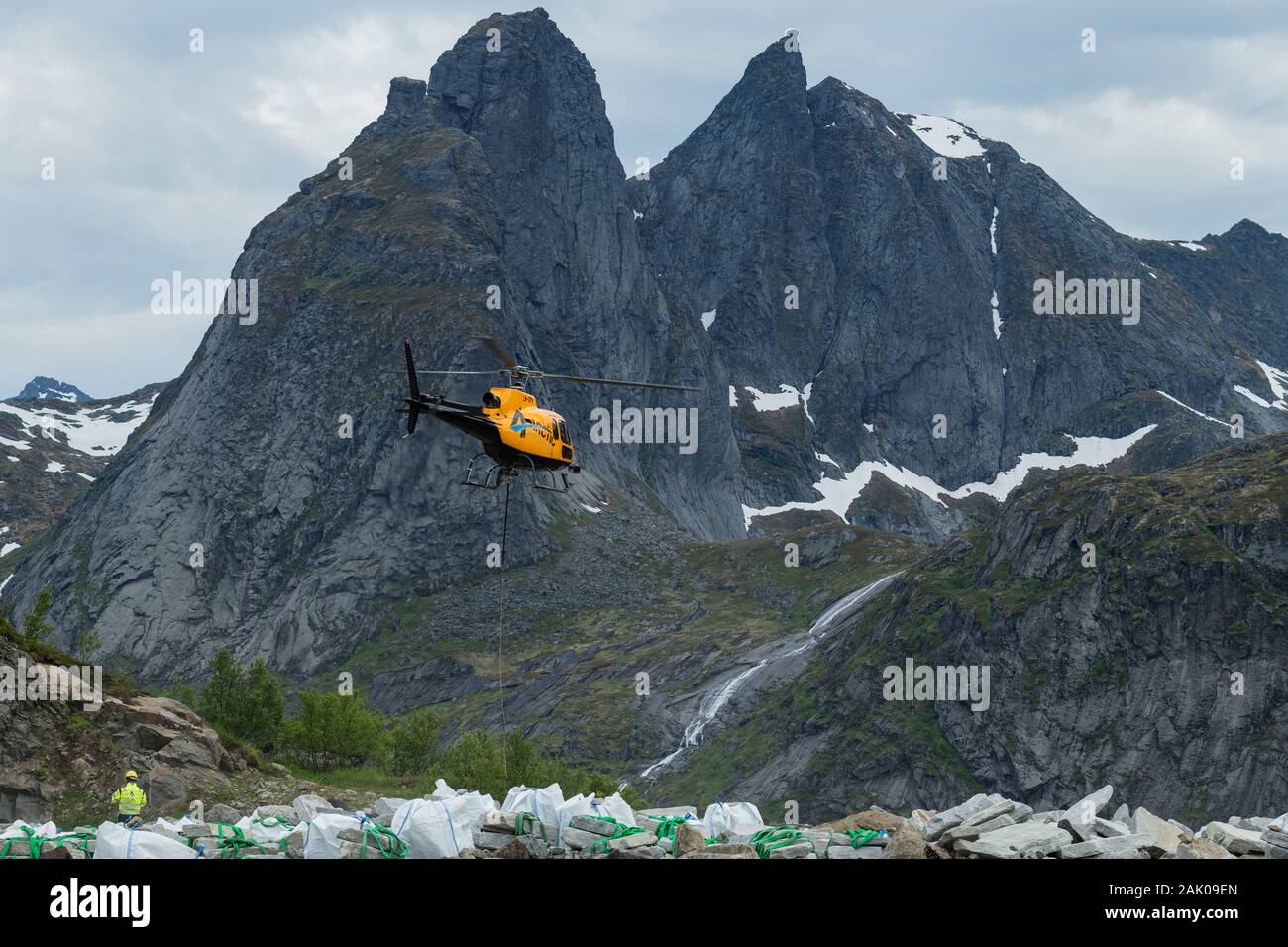 Helicopter carrying stones for work on Reinebringen Sherpa trail ...