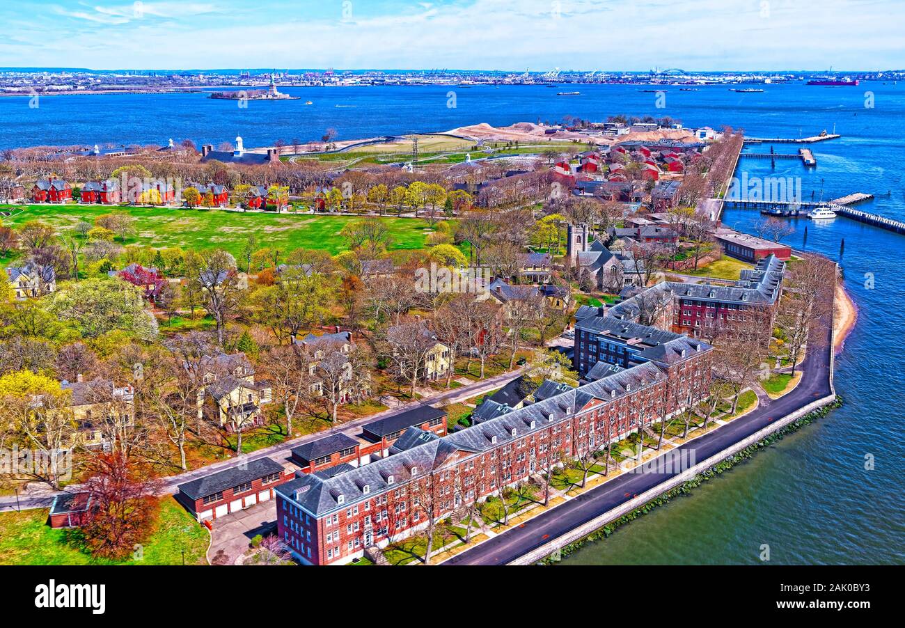 Governors Island in Upper New York Bay reflex Stock Photo - Alamy