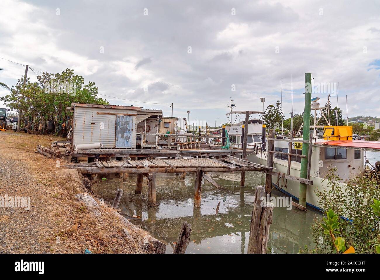 Junkyard gate hi-res stock photography and images - Alamy