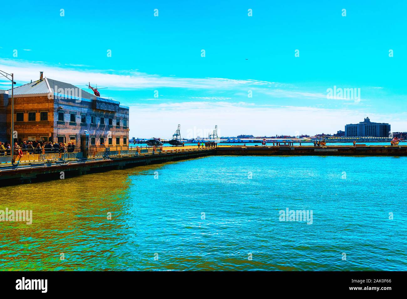 Helicopter landing roof hi-res stock photography and images - Alamy