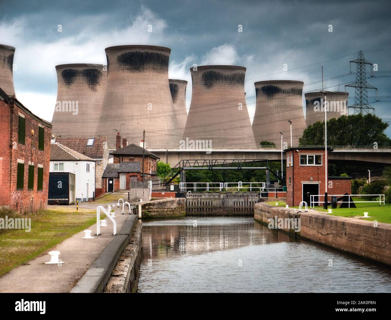 Ferrybridge Lock with Ferrybridge Power Station Stock Photo - Alamy