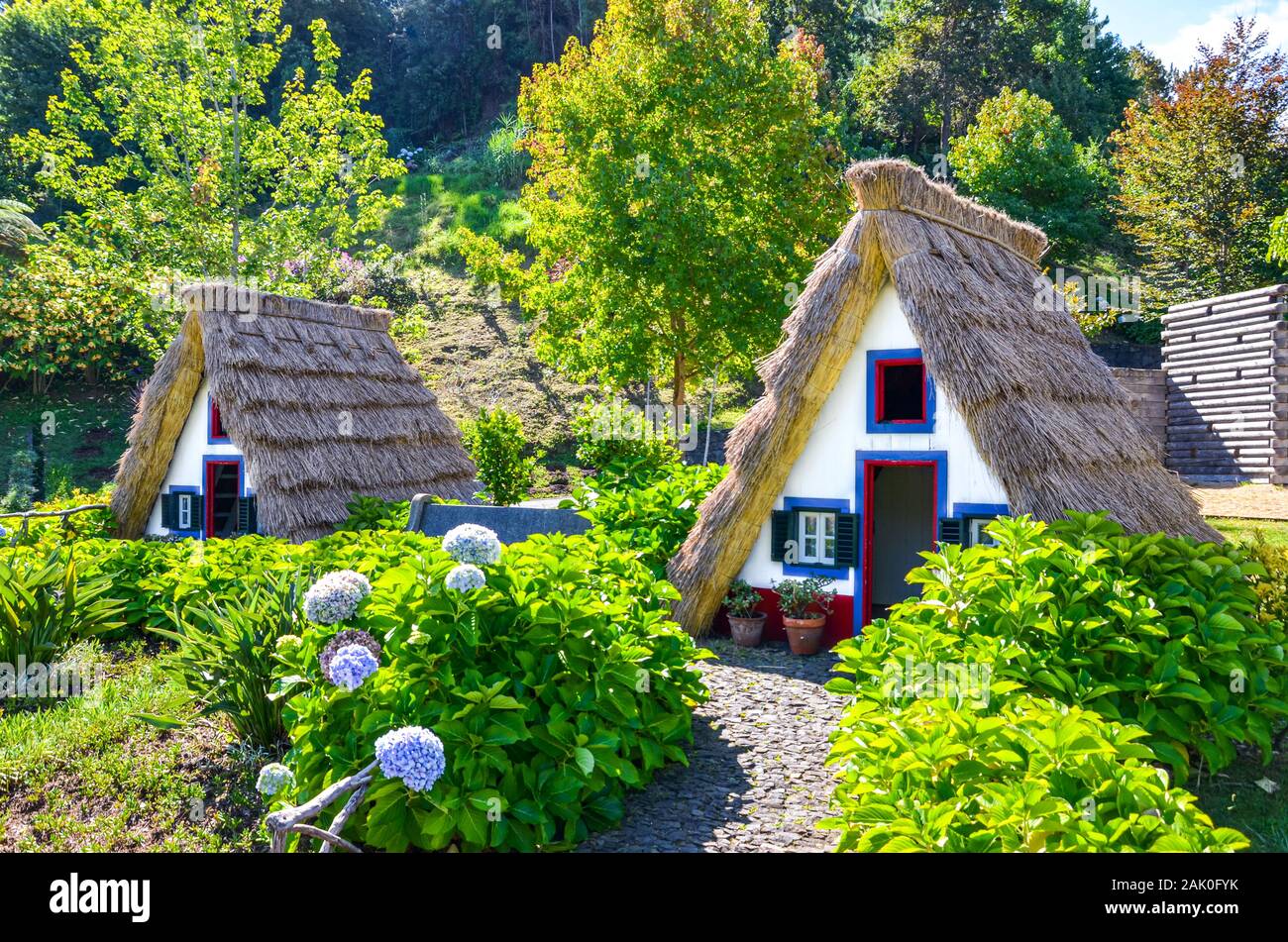 Traditional houses madeira hi-res stock photography and images - Alamy