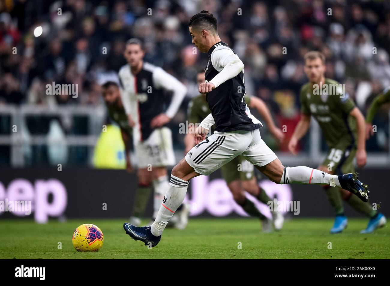 Cristiano ronaldo shoot goal hi-res stock photography and images - Alamy